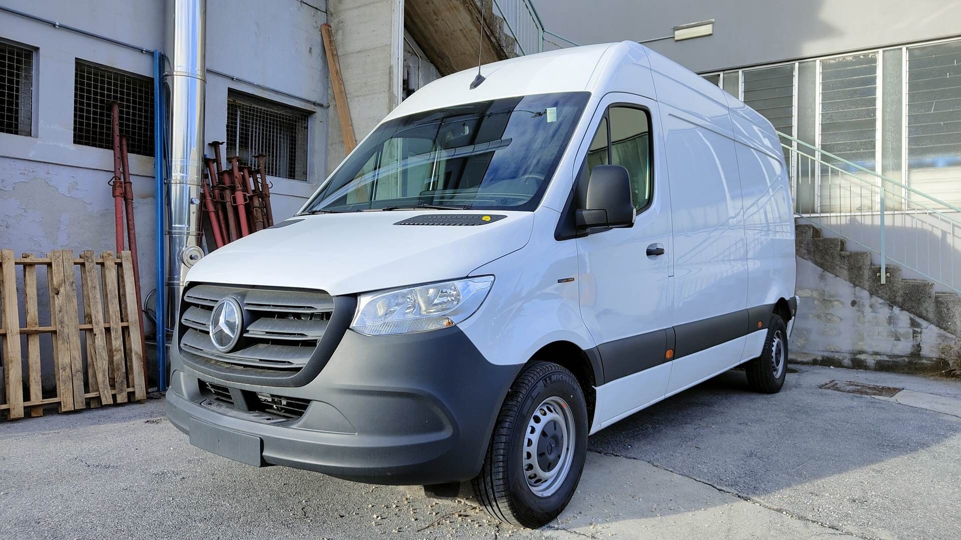 Mercedes-Benz Sprinter E sprinter furgone Nuova Elettrica con 0 km a ...