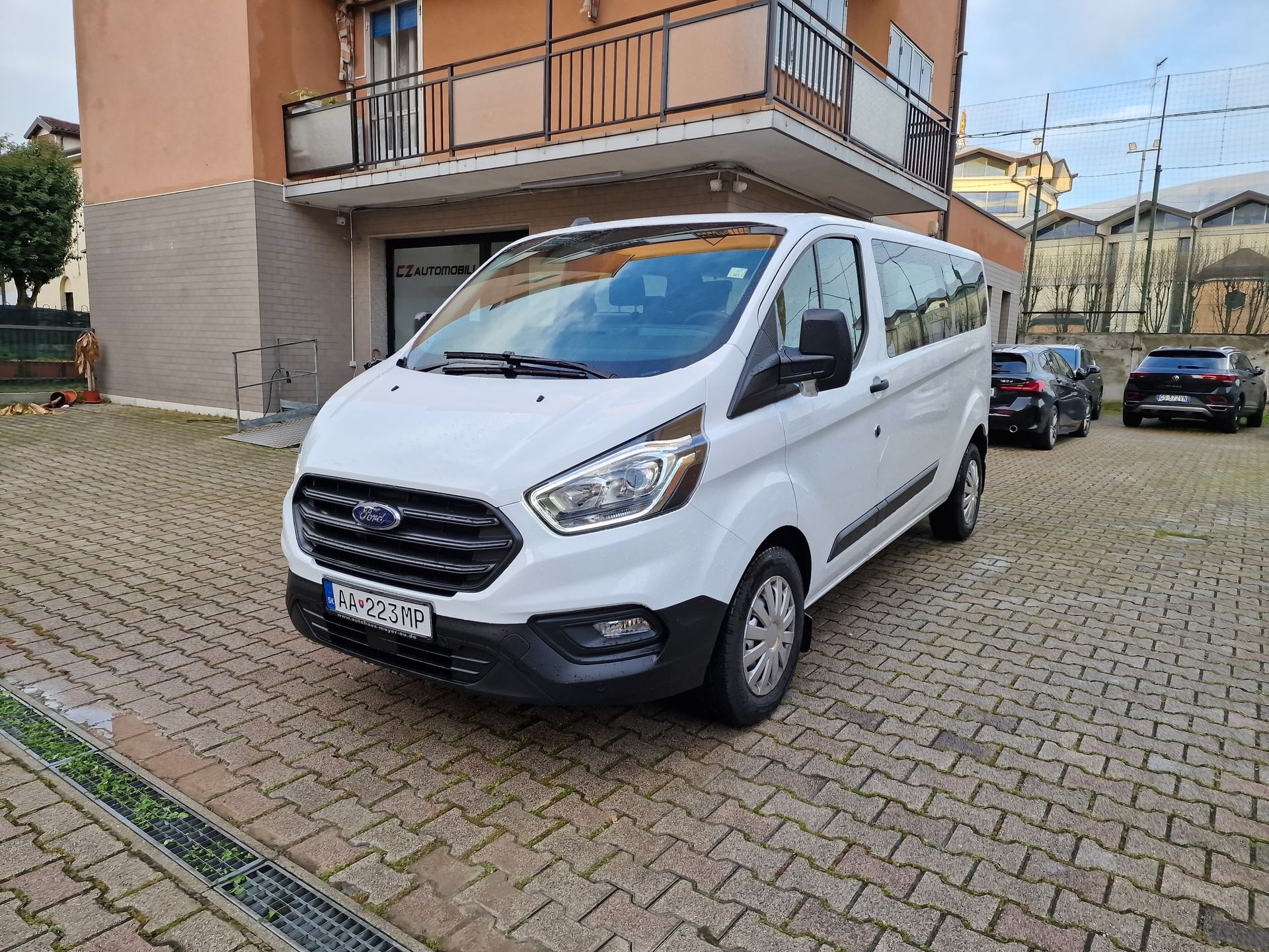 Ford Tourneo Custom L2/9 Posti/Automatico/Camera/Carplay/ Usata Diesel ...