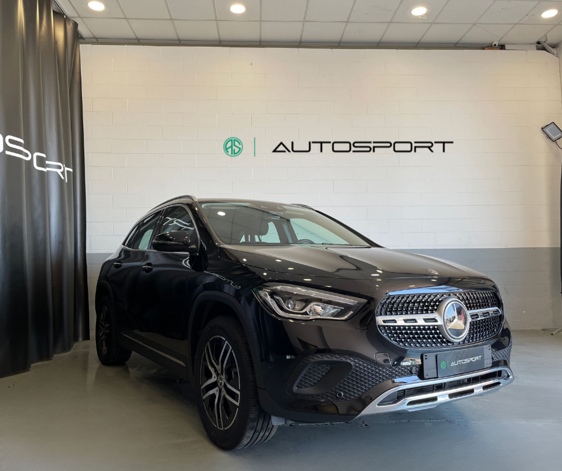 Mercedes-Benz GLA GLA 180 Automatic Sport Usata Benzina con 8.700 km a ...