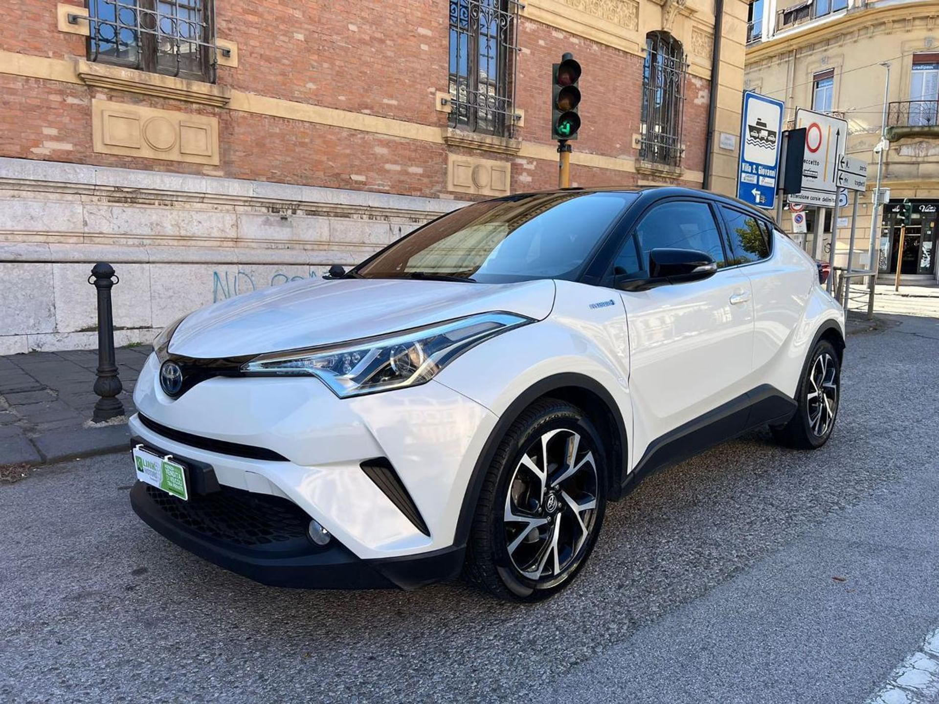 Toyota C-HR 1.8 Hybrid E-CVT Trend Usata Ibrida con 87.437 km a Messina ...