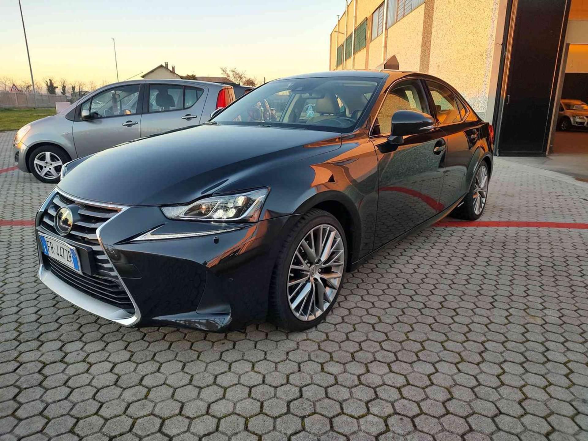 Lexus IS IS Hybrid Luxury Usata Ibrida Benzina con 86.900 km a CORSICO ...