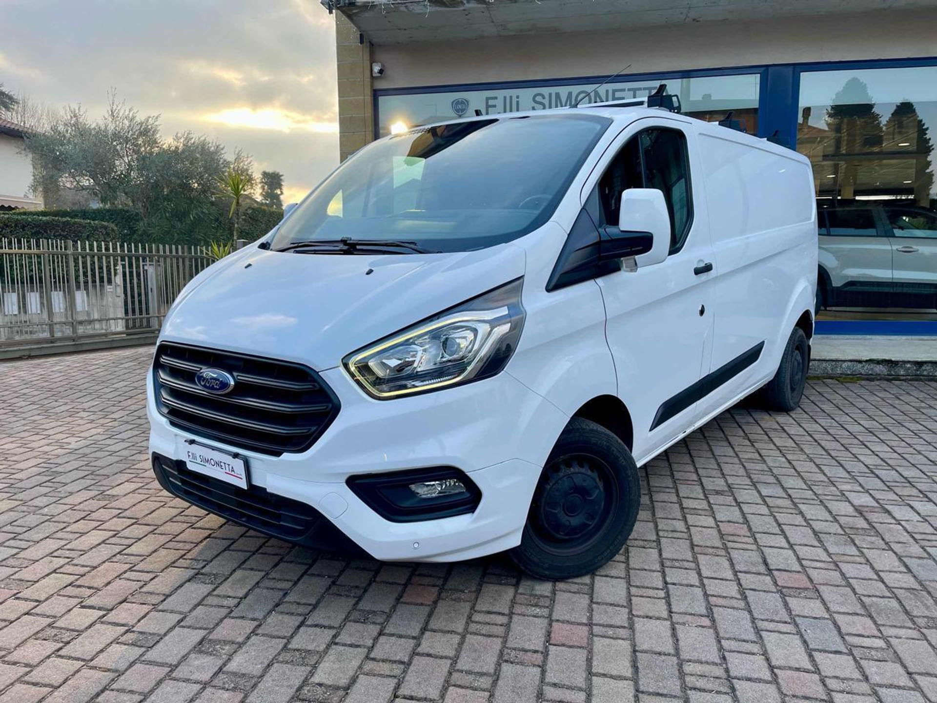 Ford Transit Custom 300 2.0 TDCi 130 MHEV L2H1 Trend FURGONE Usata Ibrida Diesel/Elettrico con ...