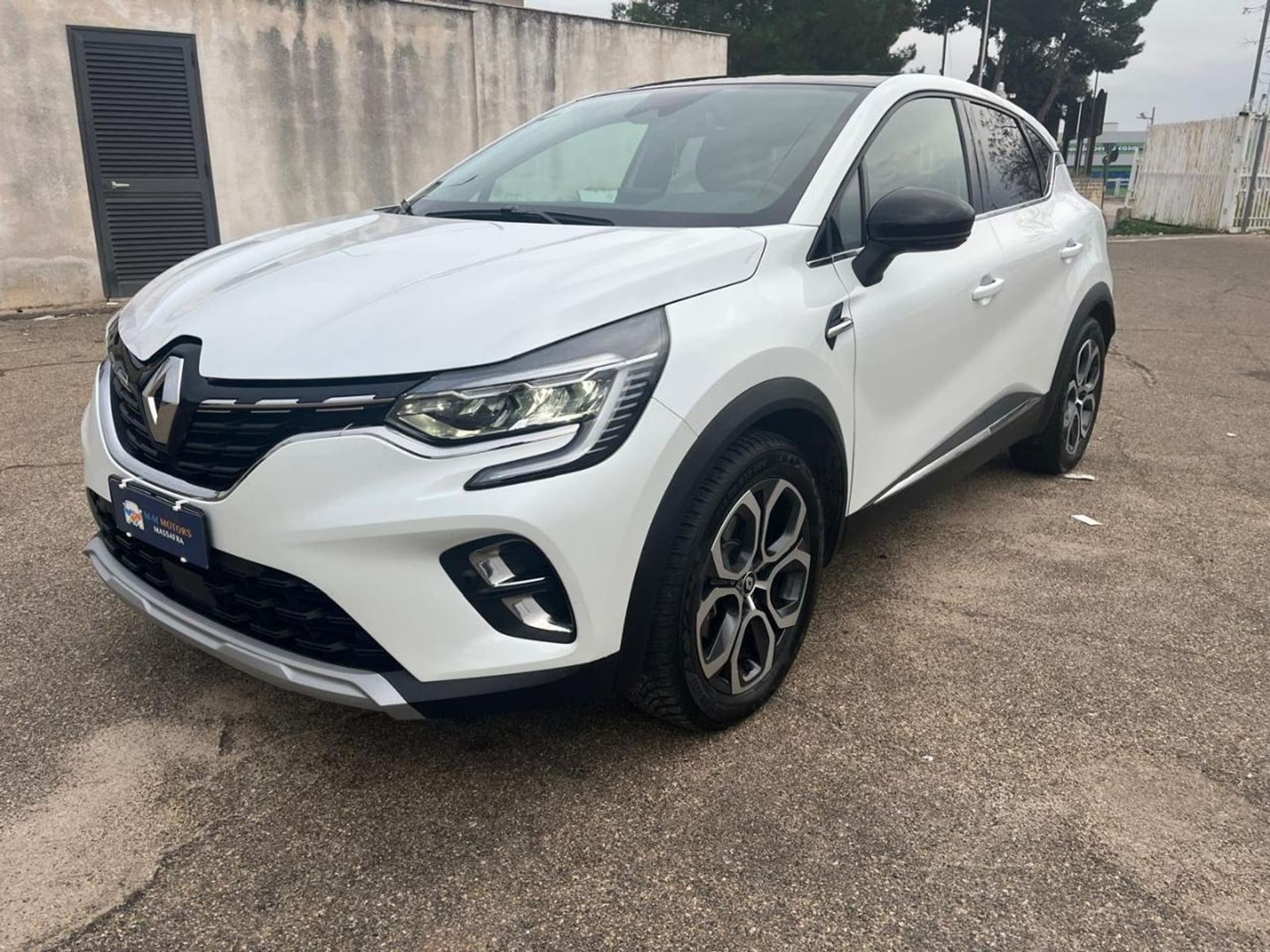Renault Captur Full Hybrid E-Tech 145 CV Techno + TETTO Usata Ibrida con 51.000 km a Massafra ...