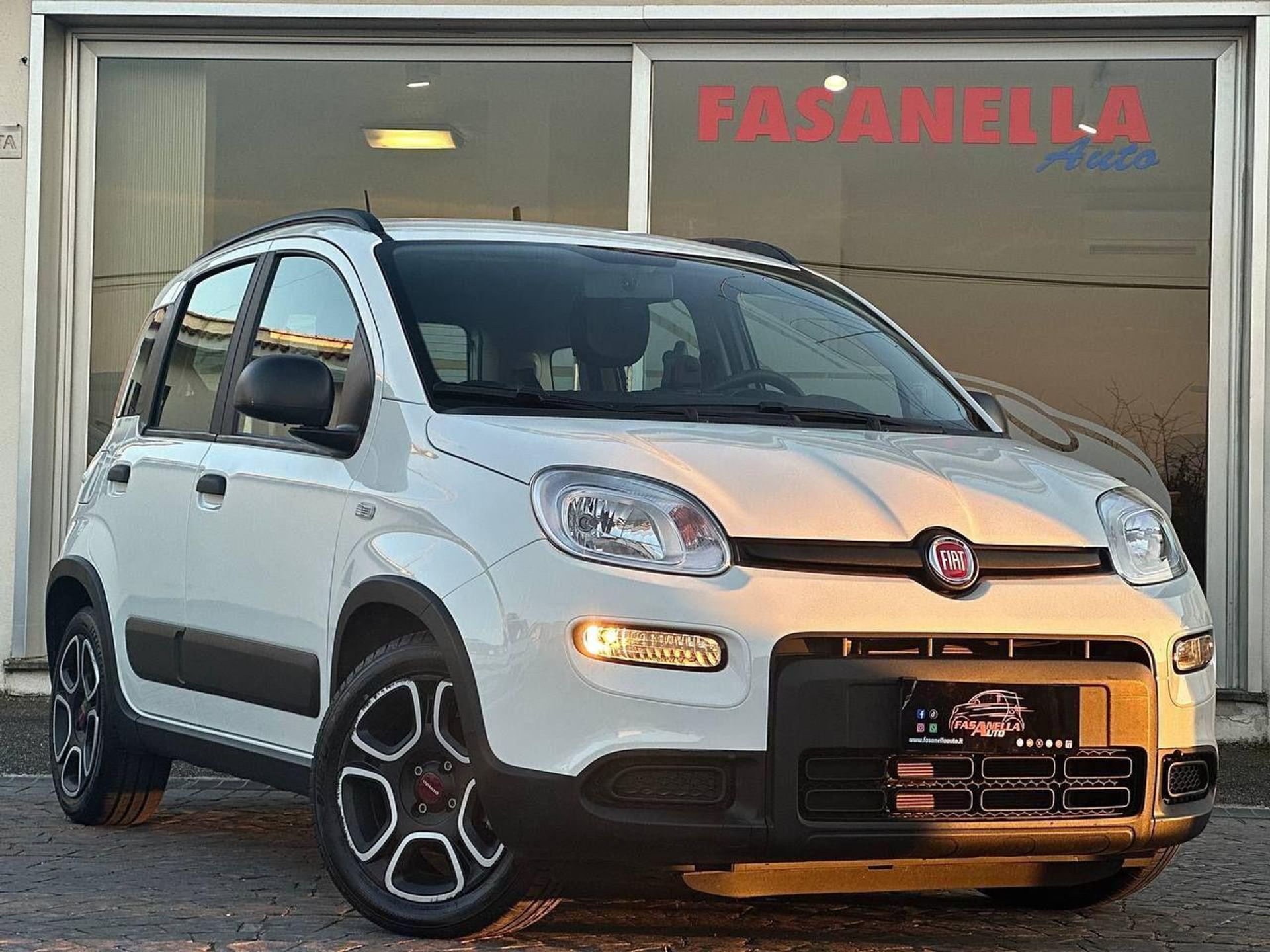 Fiat Panda 1.0 FireFly Hybrid City Life - IVA DEDUCIBILE Usata Ibrida ...