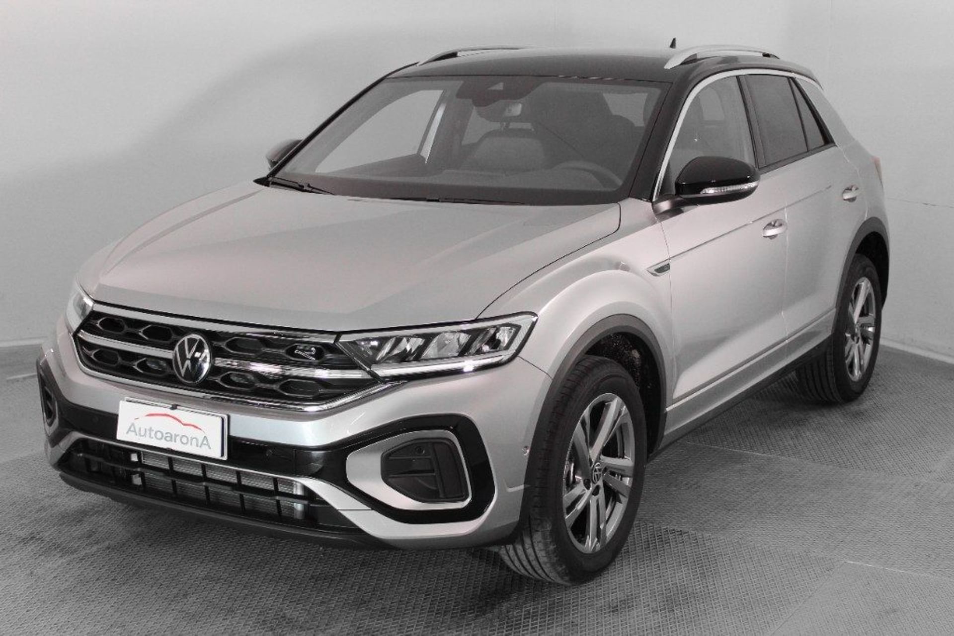 Volkswagen T-Roc 1.5 TSI ACT R-Line Nuova Benzina con 8 km a Paruzzaro ...