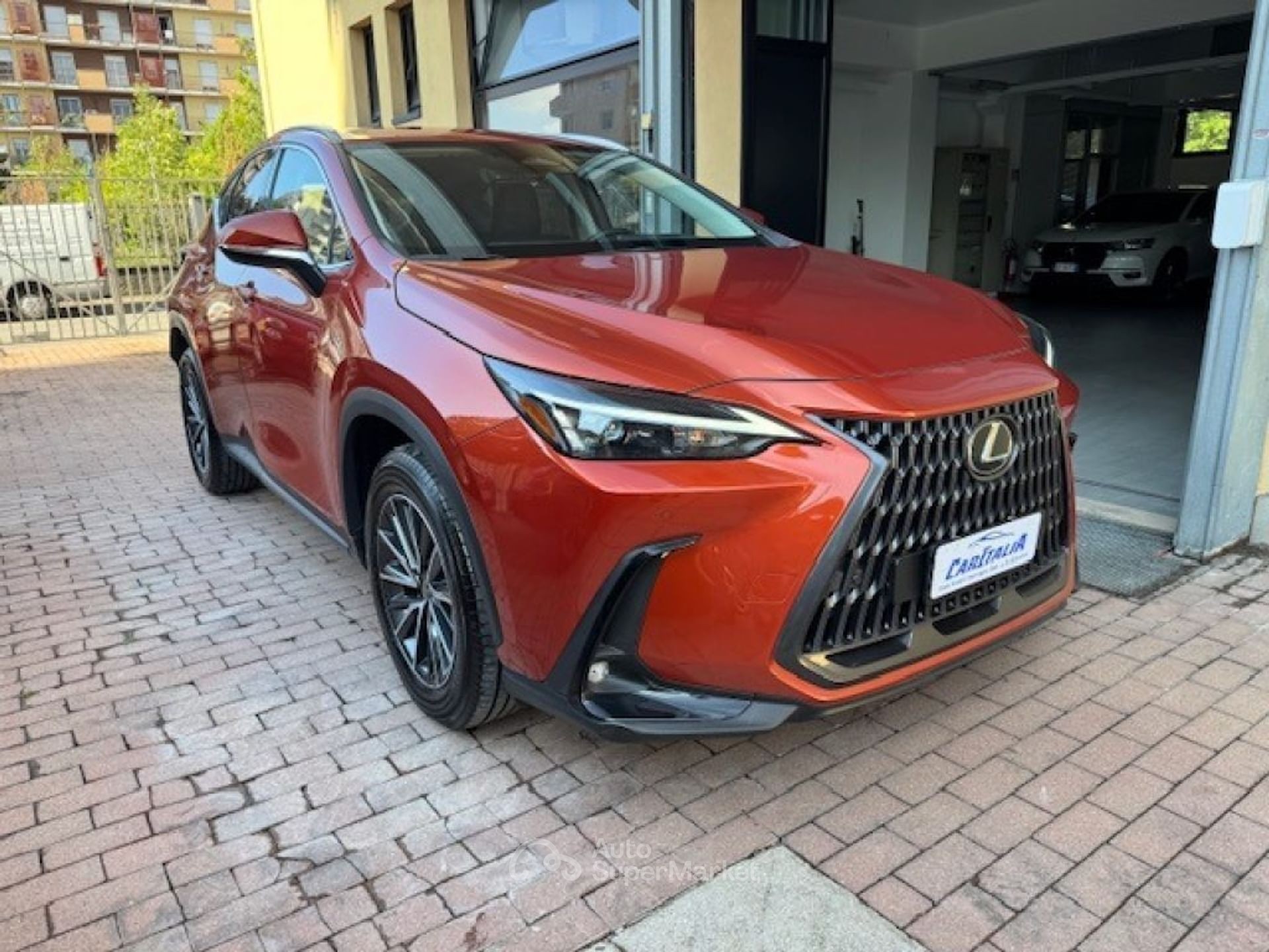 Lexus NX NX Hybrid 4WD Premium + Usata Ibrida con 19.000 km a Milano ...