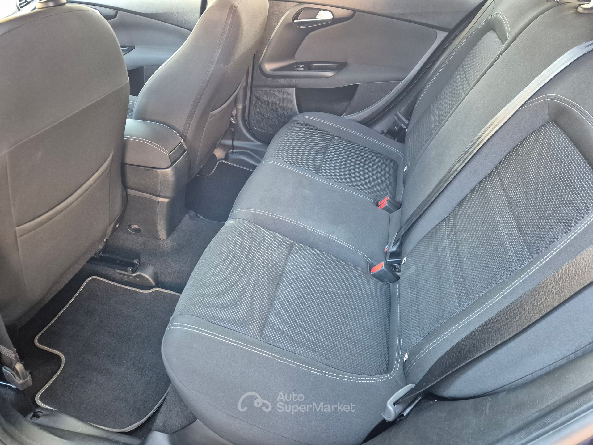 Fiat Tipo Ti presento una Fiat Tipo 1.6 station wagon del 2022, con 141 ...