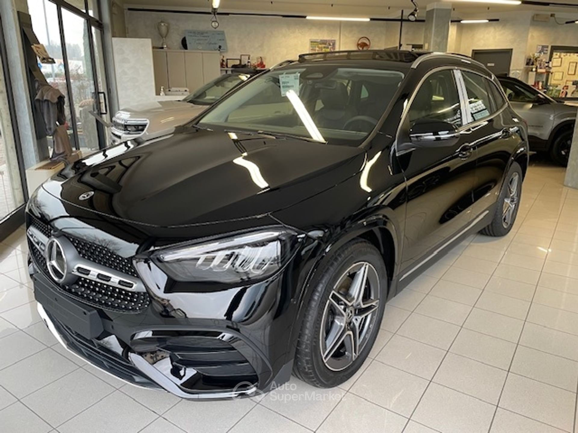 Mercedes-Benz GLA 150 CV 7-DCT AMG LINE +TETTO PANORAMICO APRIBILE ...
