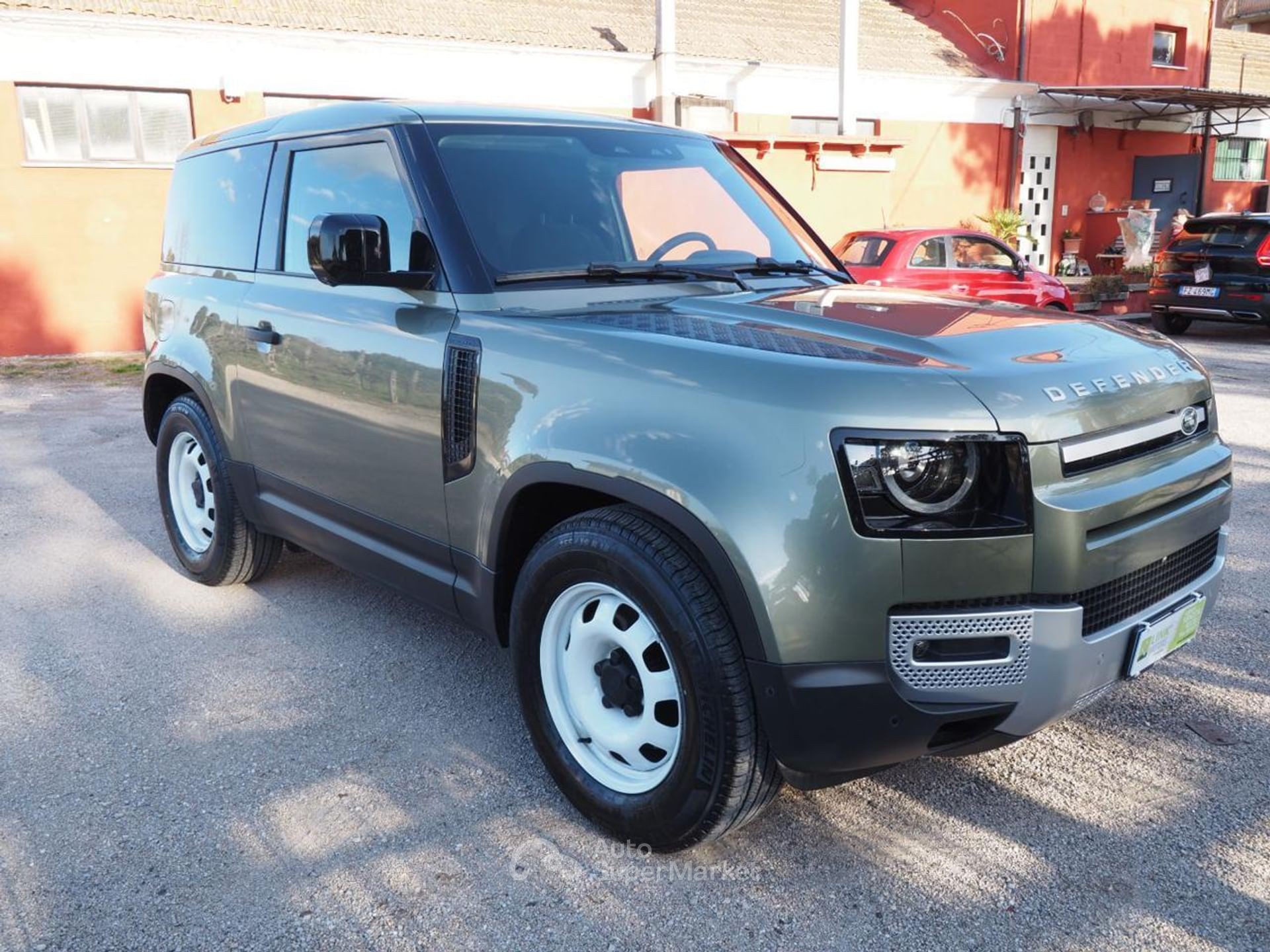 Land Rover Defender 90 3.0D 3 posti 200 CV AWD FINANZIABILE Usata ...