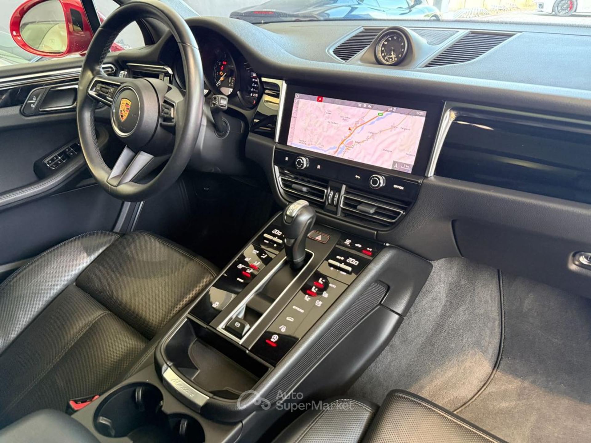 Porsche Macan 2.0 / TETTO PANORAMICO / CERCHI 20'' OFF ROAD Usata ...