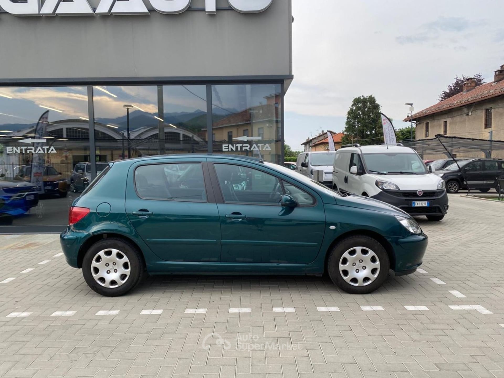 Peugeot 307 307 5p 1.6 16v XR Usata Benzina con 86.986 km a Pinerolo ...