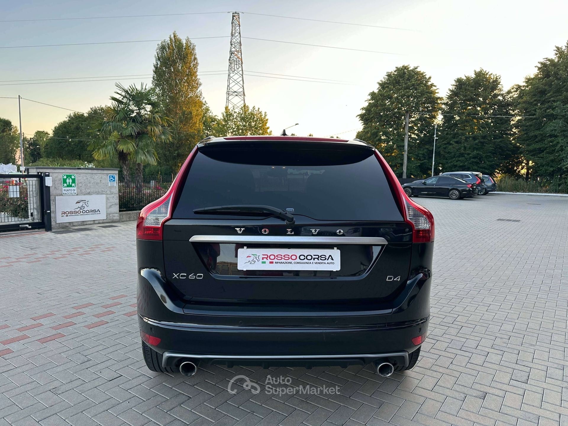 Volvo XC60 d4 R-design Momentum 181cv geartronic UNIPRO BOOKSERVICE ...