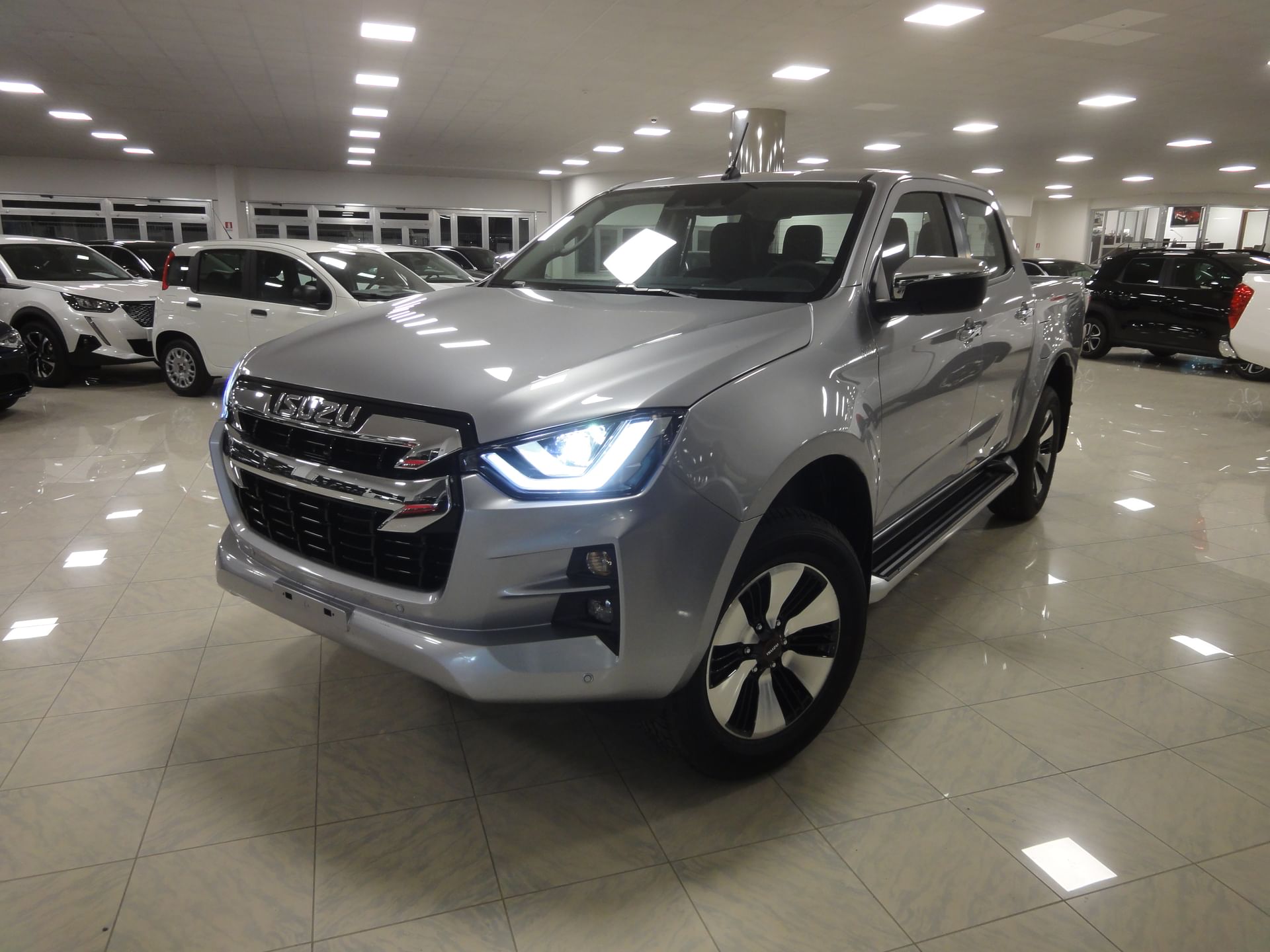 Isuzu D-Max N60 1.9 N60f Crew 5 Posti 4x4 1.9d 164cv 4 Porte Chilometri zero Diesel con 1 km a ...